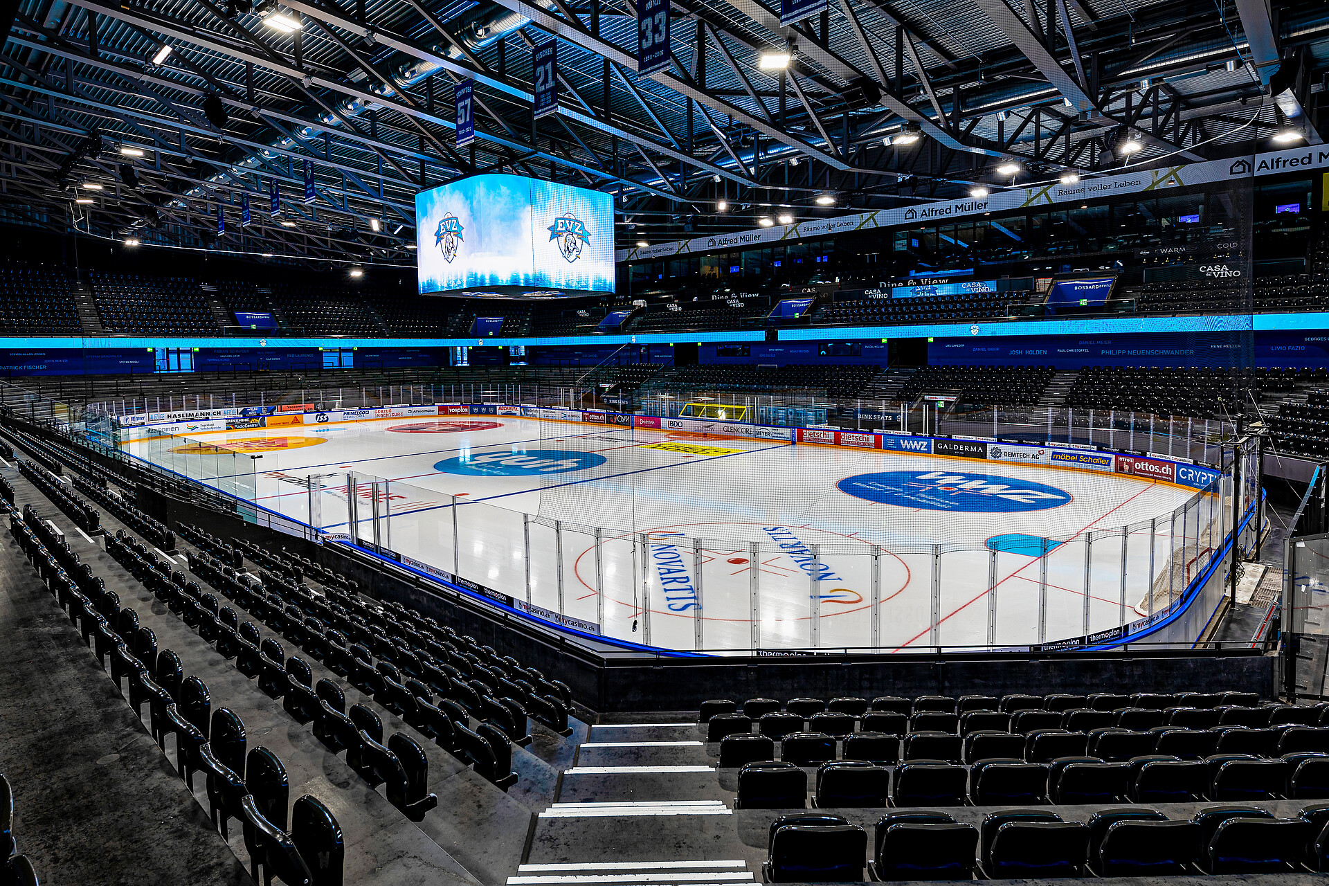 Neue LED Banden am Spielfeldrand in der BOSSARD Arena - EV Zug